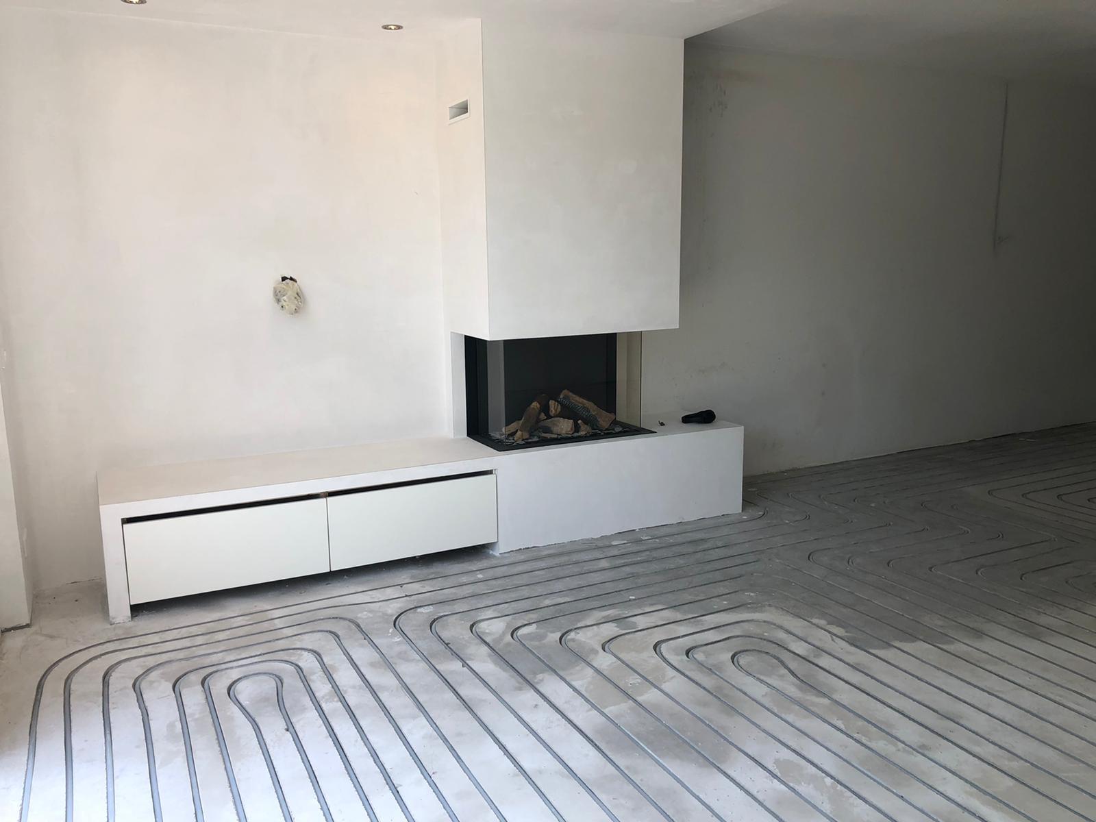 Vloerverwarming realisatie inclusief opbouw moderne openhaard ...